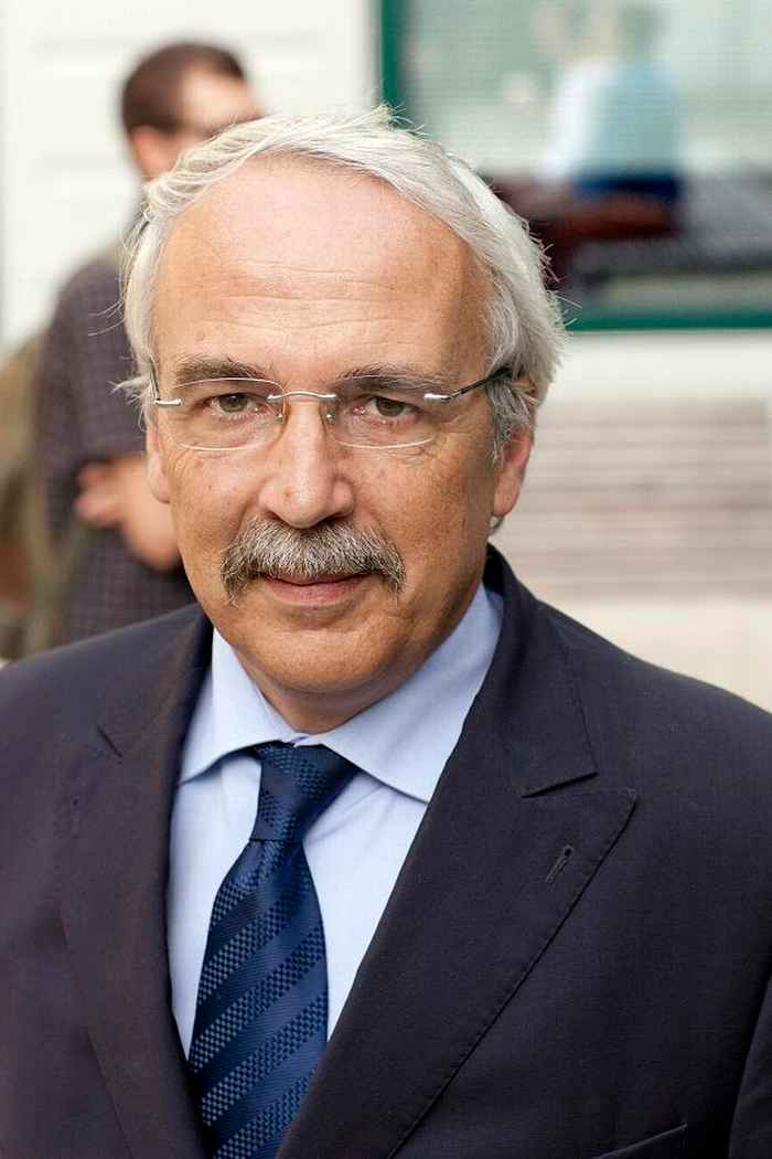 Han van Dissel to stay on as dean of Faculty of Economics and Business ...