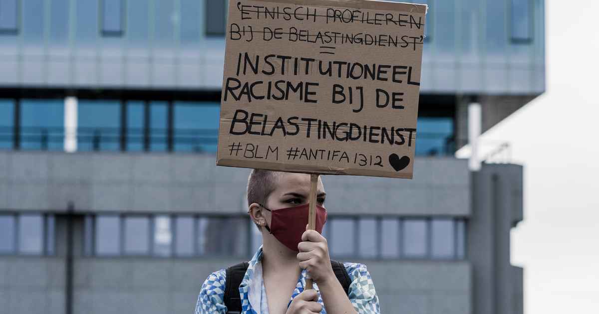 'The Dutch childcare benefit scandal shows that we need explainable AI ...