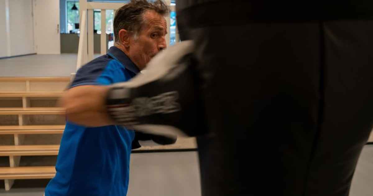 Boksbaas Stef maakt dienst uit in USC School of Boxing - Universiteit ...