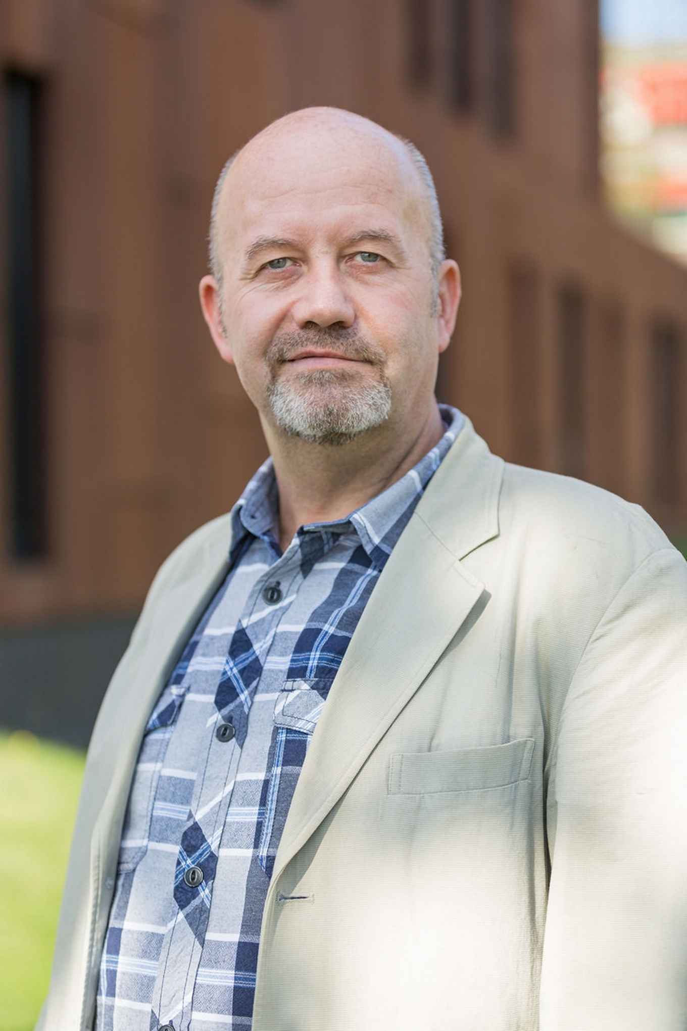 Murray Pratt, professor of Contemporary Cultural and Literary Studies ...